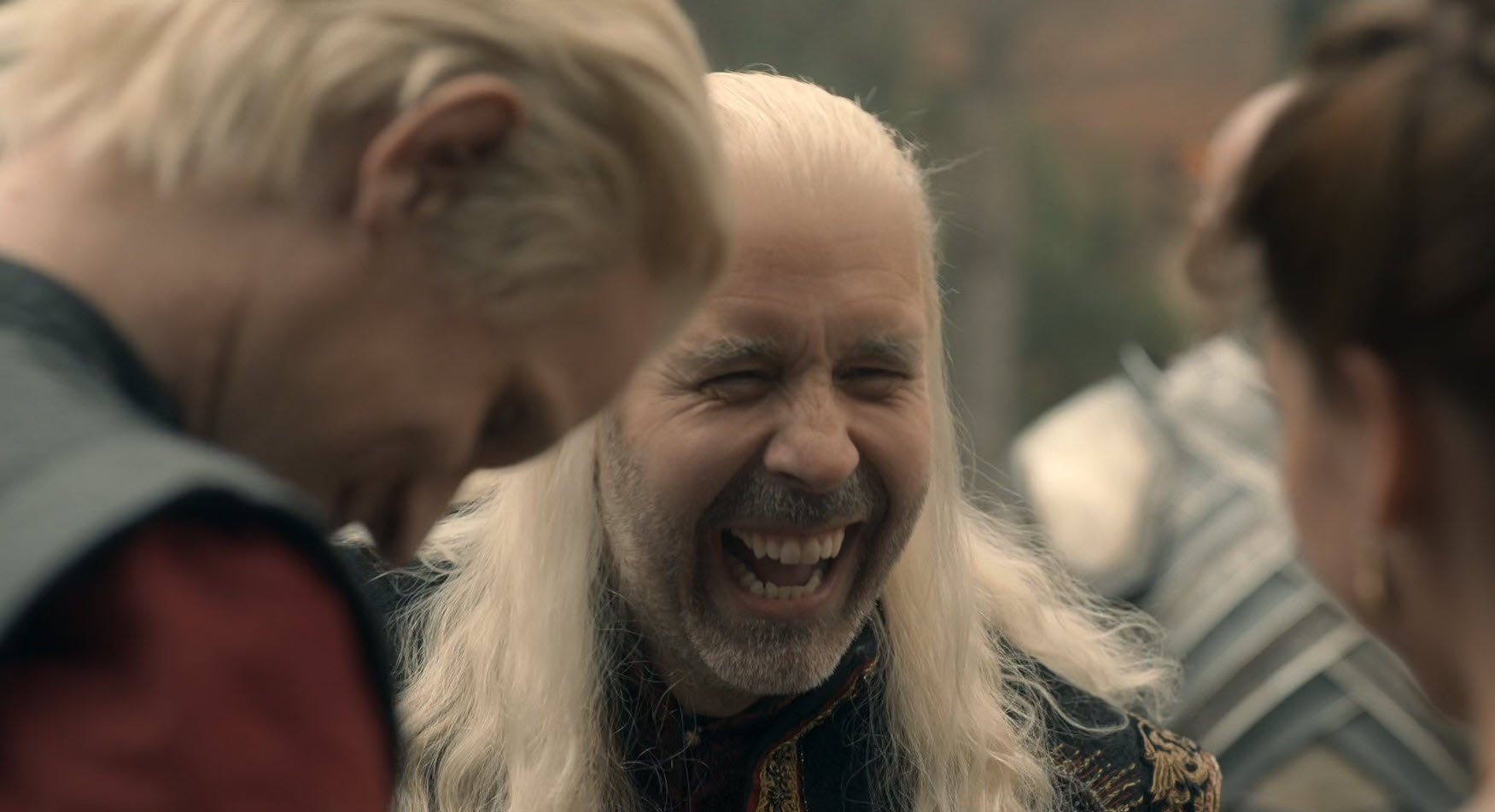 Les Fans Dehouse Of The Dragoncritiquent à Lunanimité Le Résident Le